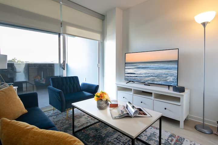 Chic Sm Apartment Free Parking & High-speed Wi-fi - Santa Monica, CA