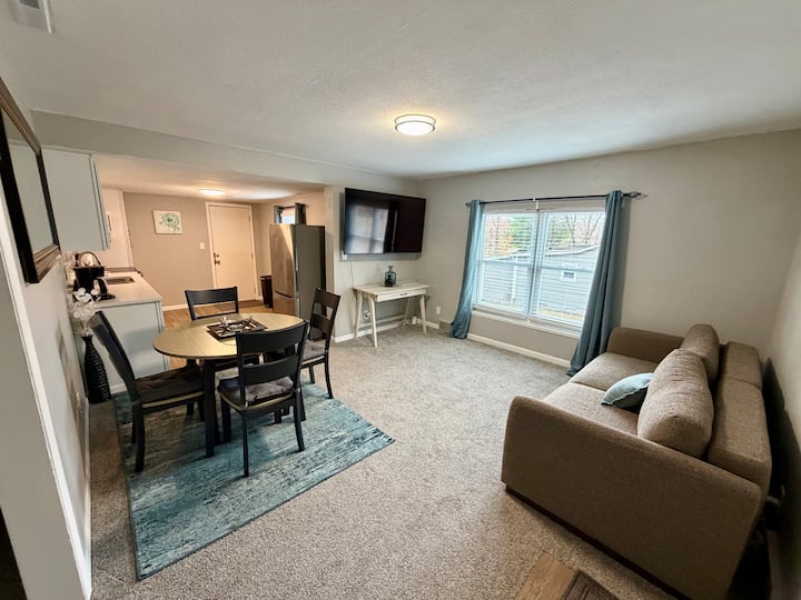 Luxury Entire Home In Best Kc Location! - Overland Park, KS