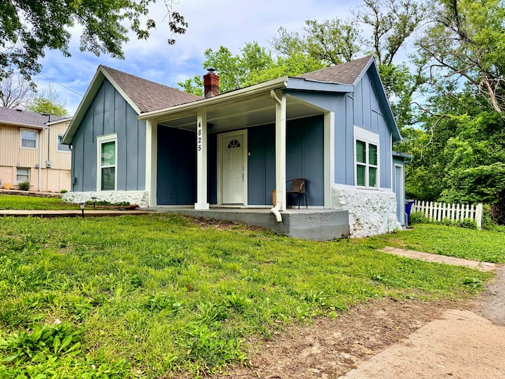 Clean Quiet- Best Kc Location 2 Bd/1bth Kng &Qn Bd - Kansas City, MO