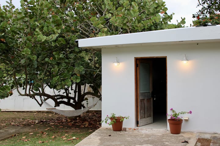 Little Acacia Villa | Private Parking |Kitchenette - Barceloneta