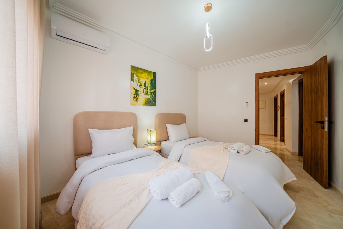 NOUVEAU 2 chambres confortables avec climatisation et piscine ...