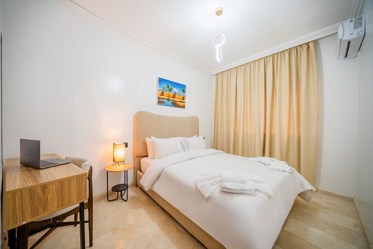 NOUVEAU 2 chambres confortables avec climatisation et piscine ...