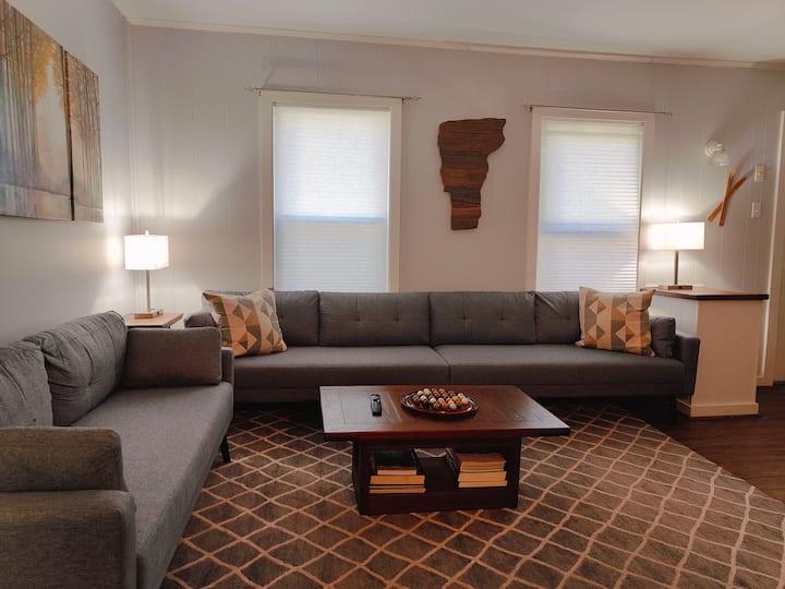 Spacious 4br Vt Retreat•steps To Okemo•walkto Town - Ludlow, VT