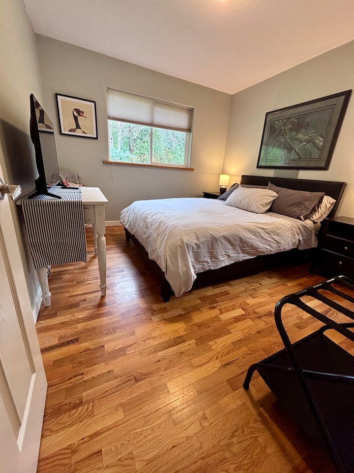 1 Bedroom Mini Suite Amongst The Cedar Trees - Sechelt