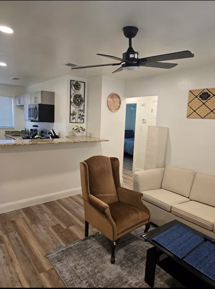 Charming 2 Bed House @ Old Midland - Midland, TX