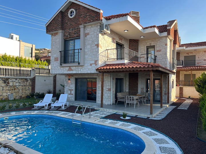 Müstakil Bahçe Ve Havuzlu Dublex Taş Ev. (3+1) - Foça