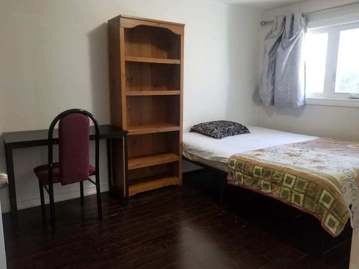 Perfect Safe Stay For A Solo Traveller Or Couple - Brampton