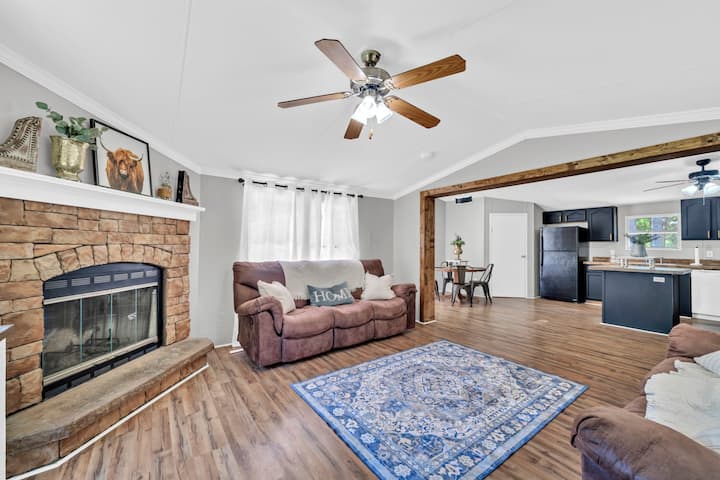 The Baker Rustic Laurel Retreat - Holt, FL