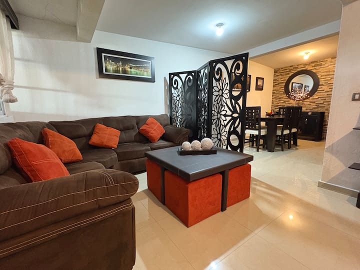 Casa Acogedora, Bonita Y Céntrica- A/c - Durango