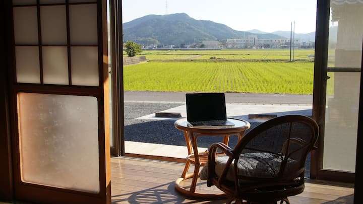 （1日1組限定）古民家で過ごす、ゆったりとした田舎時間
ゲストハウス・カフェ・レコード視聴の融合施設 - Karatsu