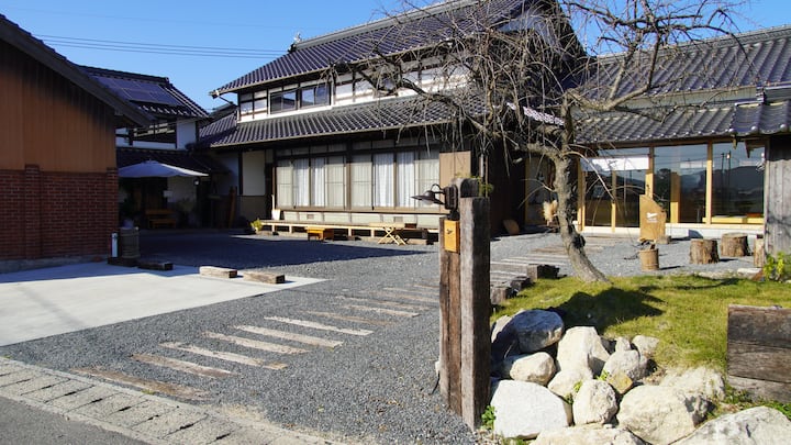 （1日1組限定）古民家で過ごす、ゆったりとした田舎時間
ゲストハウス・カフェ・レコード視聴の融合施設 - Imari