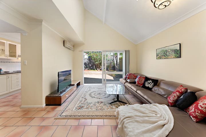 North Shore Spacious 2br Home In Cremorne - North Sydney