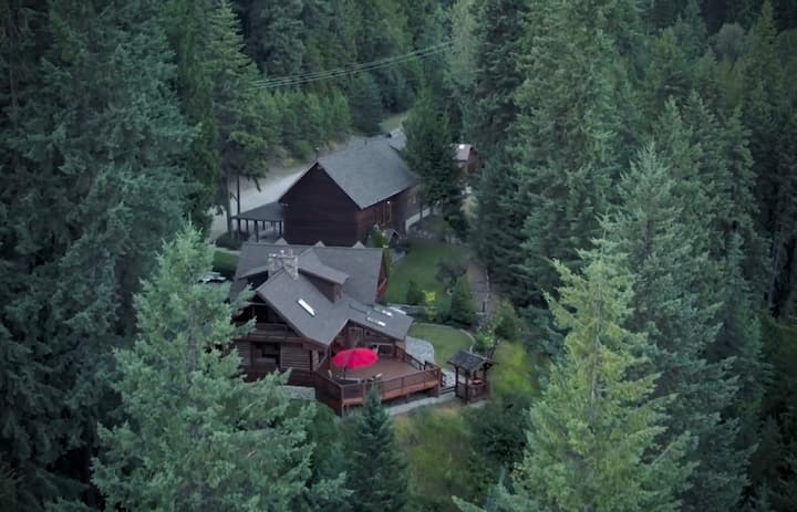 The Woods: 3 Homes. 15 Acres. Epic Views. Hot Tub! - 