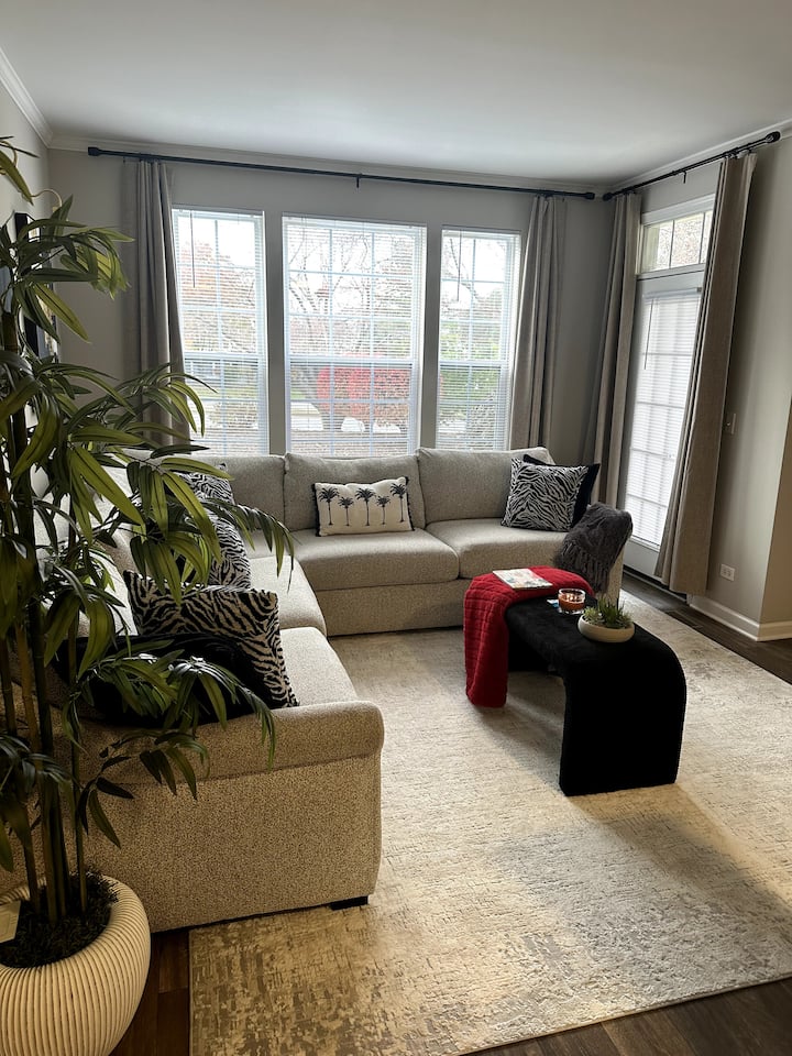 Casa Aurora, Your Bright Modern Escape. - Oswego, IL