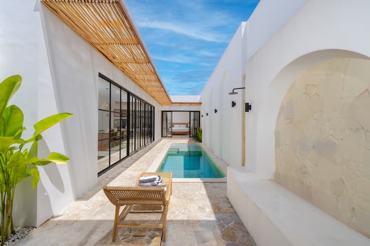 Exotic 2br Private Villa Close To Central Seminyak - Australie