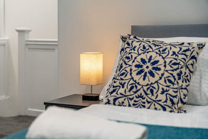 4 Bedroom Eltham House In Greenwich - Bromley