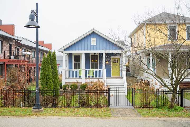 Colorful Bungalow Minutes From Iu & Downtown - Bloomington, IN