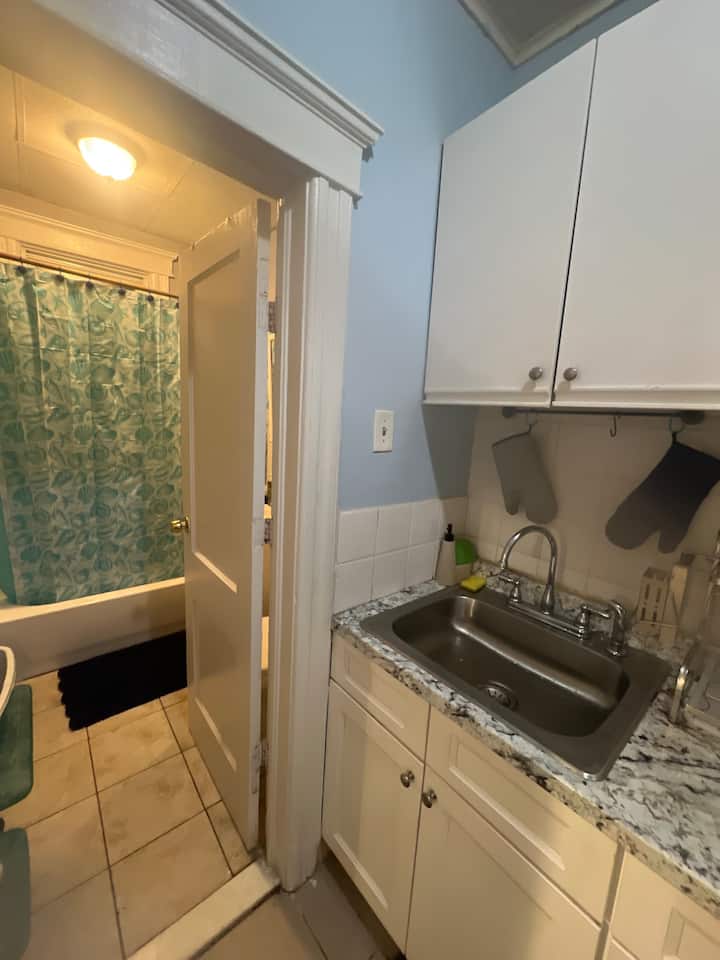 Comfy Bayonne Retreat  Easy Nyc Access