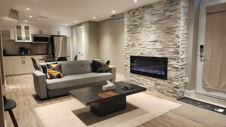 Modern 1 Bdr Suite | Sleep 4 | Pvt Entry | Near Go - Oakville