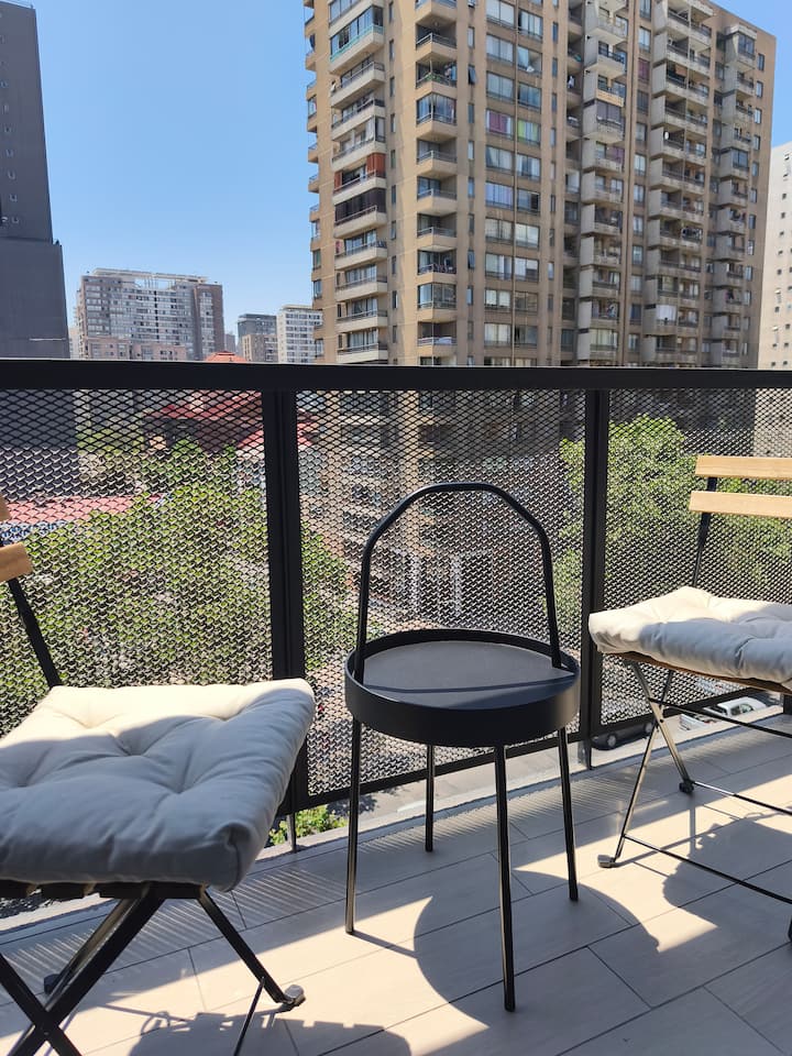 Depto. Moderno 1d Y Terraza. Cerca Parque Almagro. - Chile