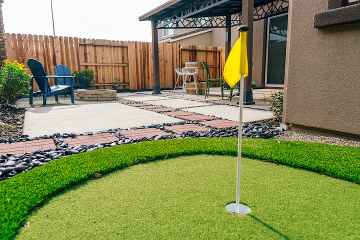 Casa Lunavine • Modern Stay + Fire Pit & Putt-putt - Lodi, CA