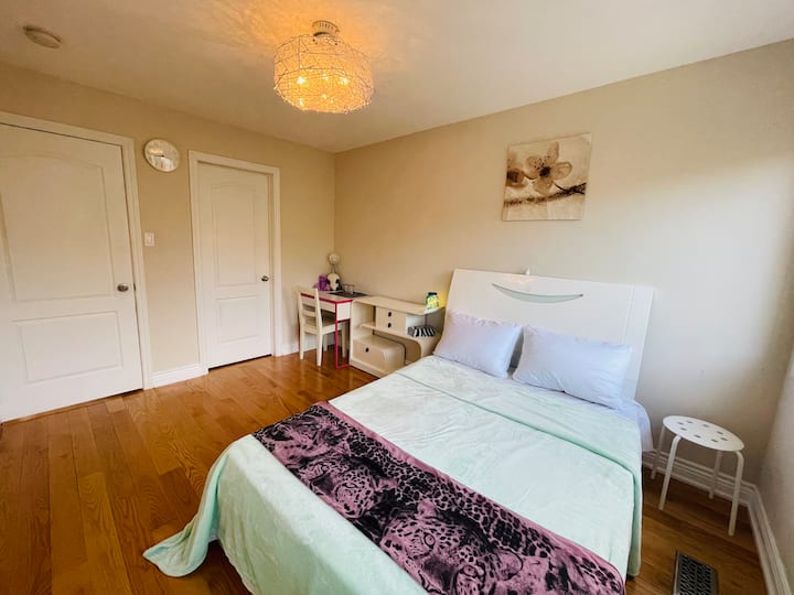Bright Private Room In Oakville - Oakville