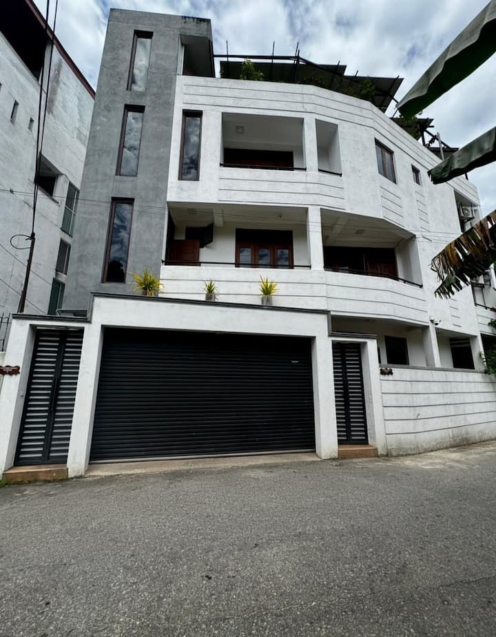 Modern House In Rajagiriya - Colombo