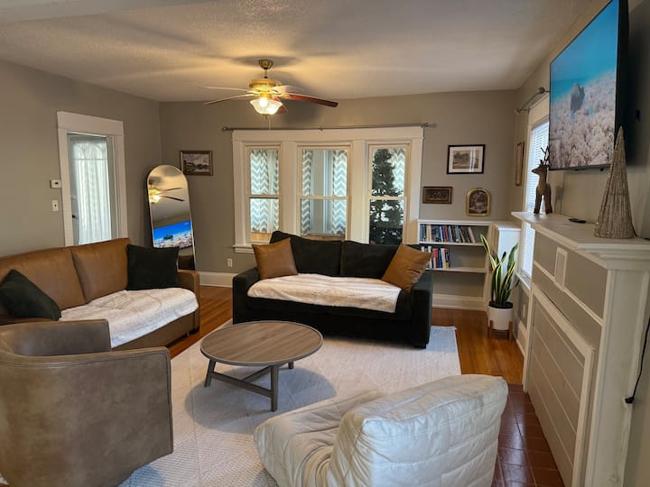 3 Bed 2 Bath House In West Springfield. - Massachusetts