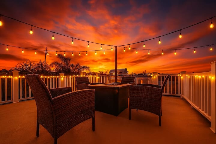 Luxury Beach Escape • Rooftop Deck, Ac, King Beds - Newport Beach, CA