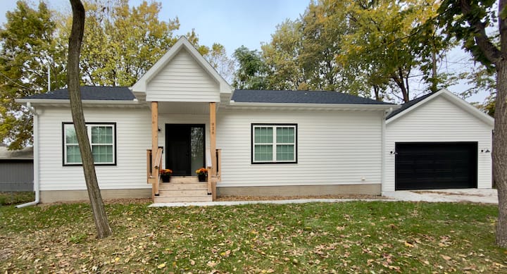 Charming Brand-new Home In The Heart Of Des Moines - Des Moines, IA