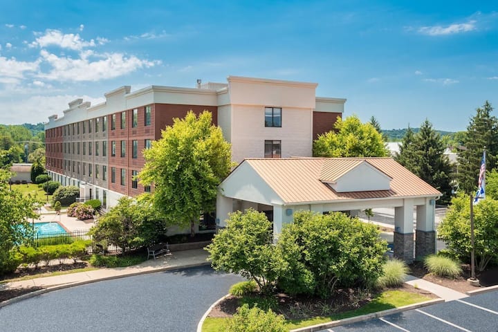 Brandywine Valley Exton 2queen Studio - West Chester, PA