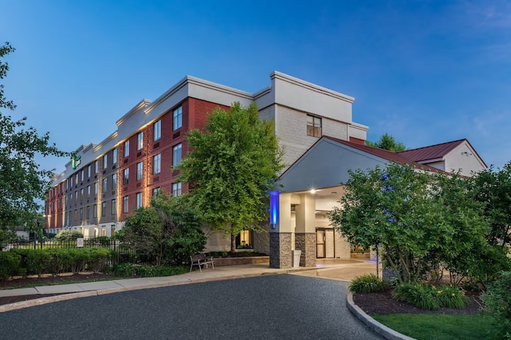 Brandywine Valley Exton King Studio - West Chester, PA