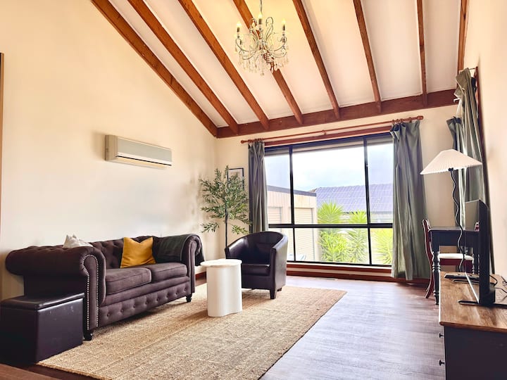 Comfortable 2br Home In Hallam - Dandenong