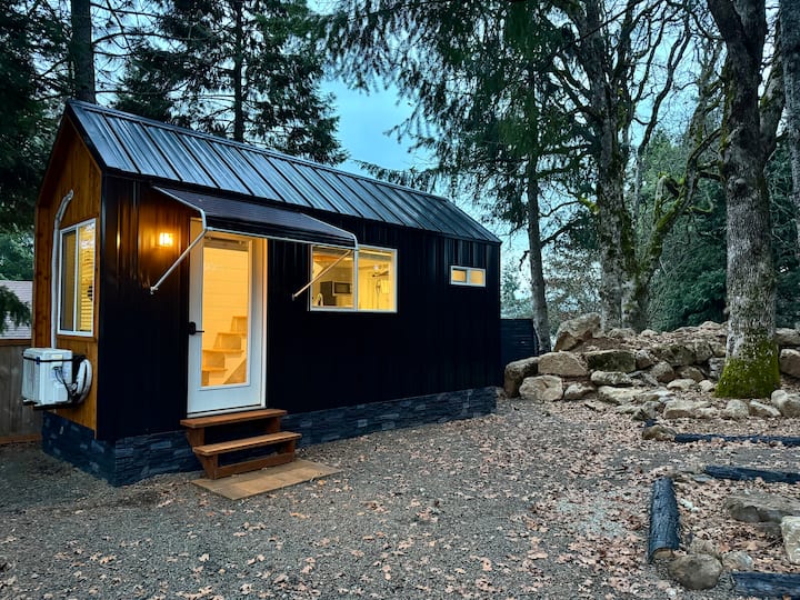 Private Tiny Home Retreat Minutes From Town - Hood River, OR