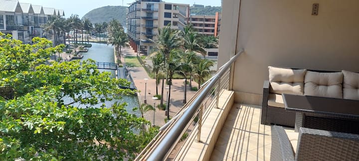 2 Bedroom Beachfront Apartment Facing Canal - Durban