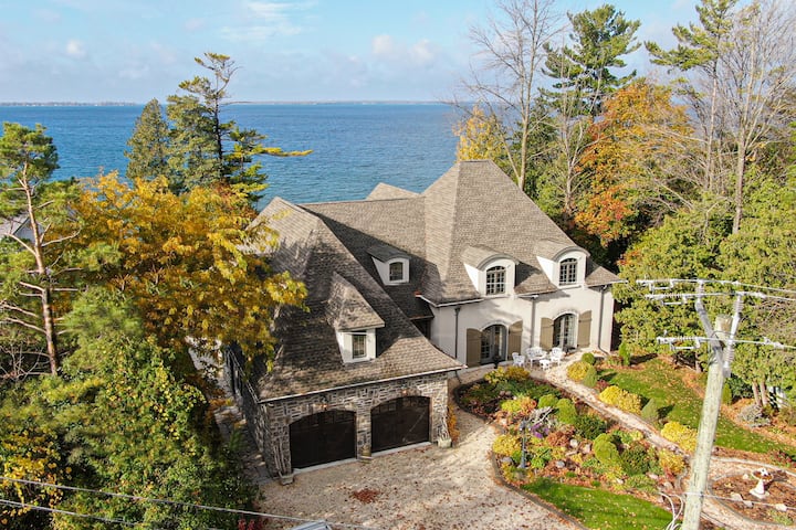 Waterfront Chateau | Games, Fireplace, Ice Fishing - Georgina