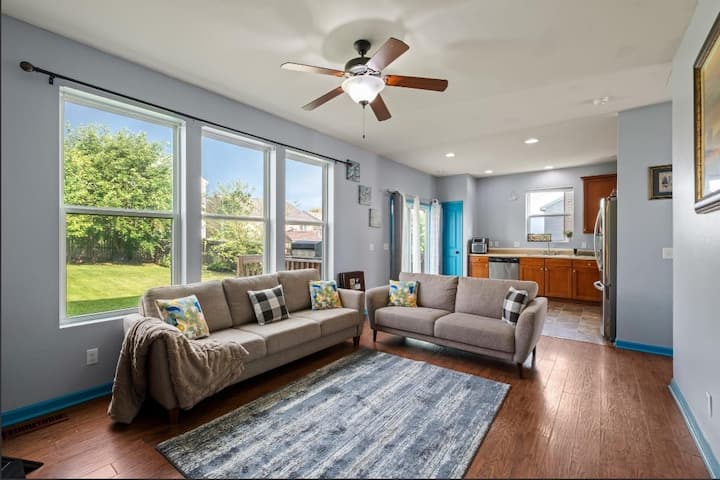 5br Glenmoore Home W/ Large Backyard - Bennington, NE