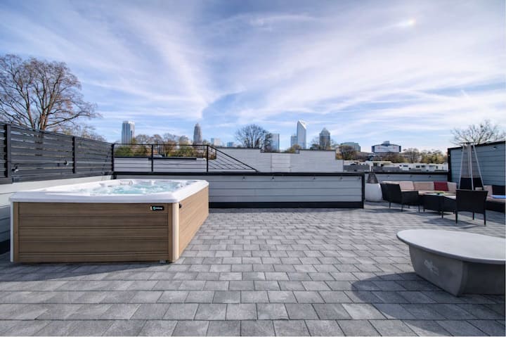 Luxury Getaway: Hot Tub & Grill, Near Uptown - Charlotte, NC
