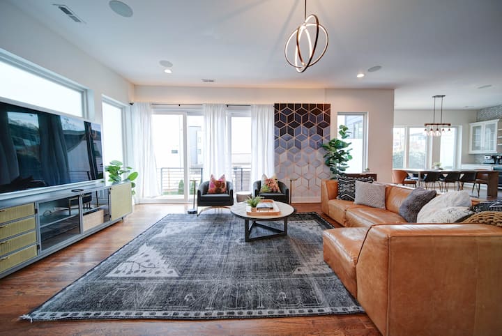 Luxury Getaway: Hot Tub, Grill, Near Uptown - Charlotte, NC