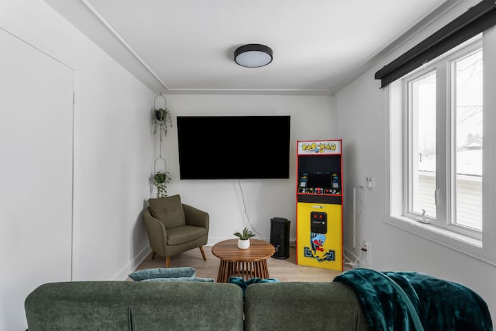The Hygge Home (3 Parking Spaces Free) - Brossard