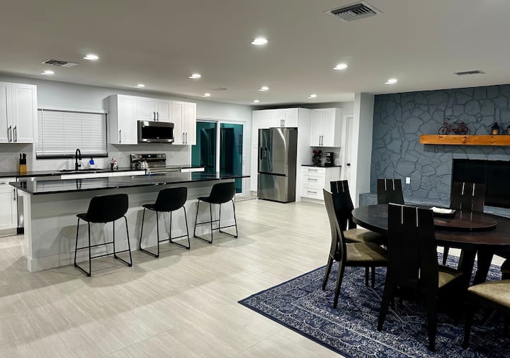 Centrally Located, Pool Home Near Beaches - Vero Beach, FL