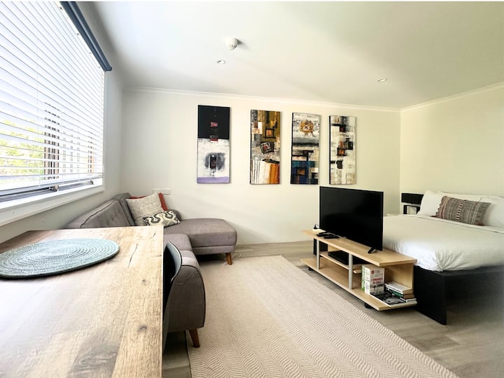 Cosy Central Studio With Pool And Gym Access - Manly