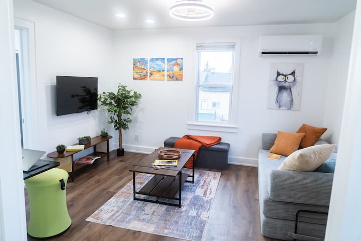 15 Min To Dt - Free Str. Pkg - Work Desk Space - Dearborn, MI