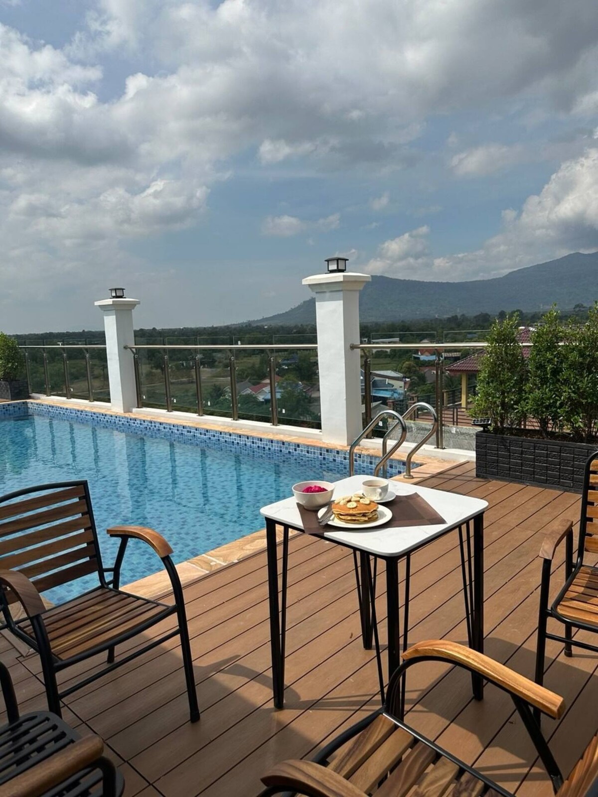 Economical choice with rooftop pool access! - Flats for Rent in Andoung ...