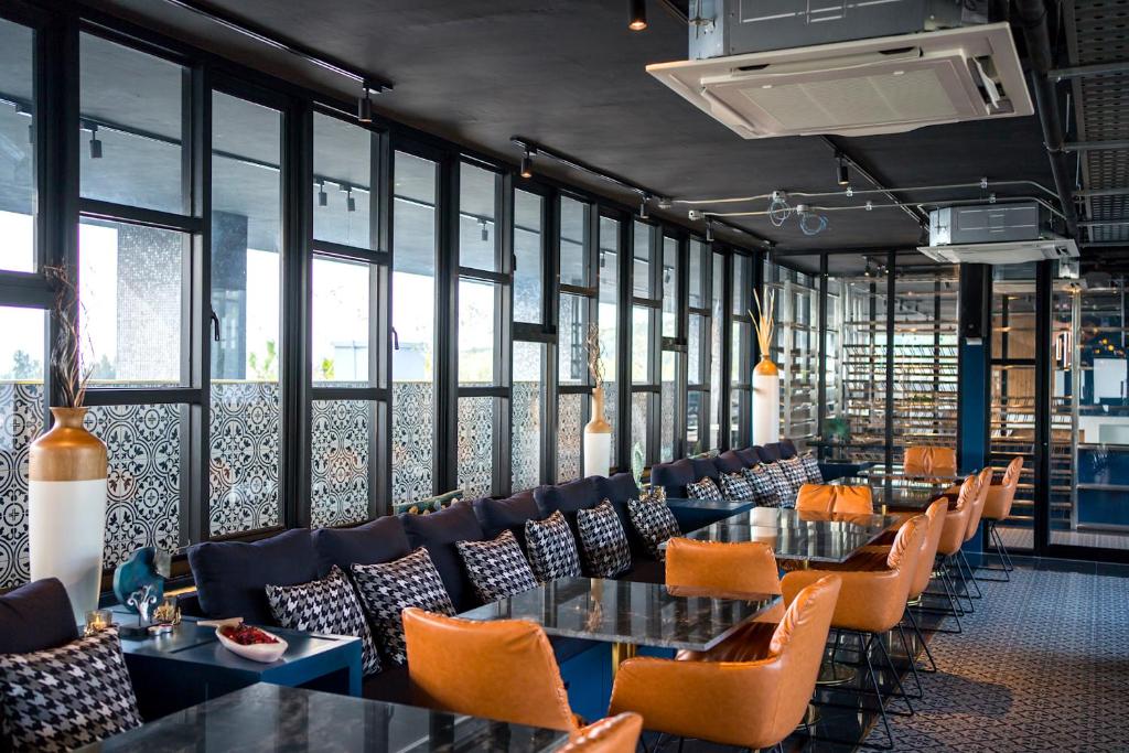 *Rooftop Infinity Pool • Gym 1BR • Near Beach C158 - Apartments for ...