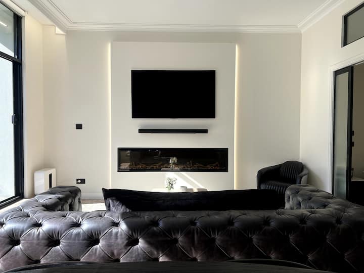 Peaceful Modern Luxe City View Suite With Parking - Moore Park