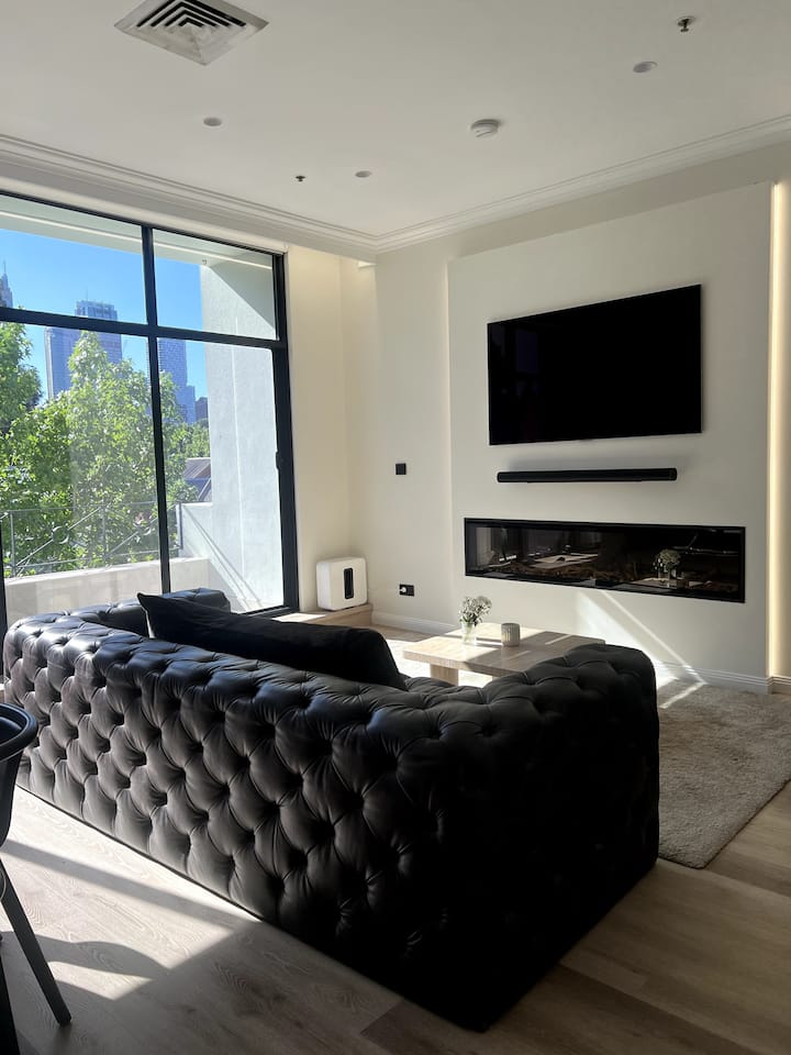 Peaceful Modern Luxe City View Suite With Parking - Australia