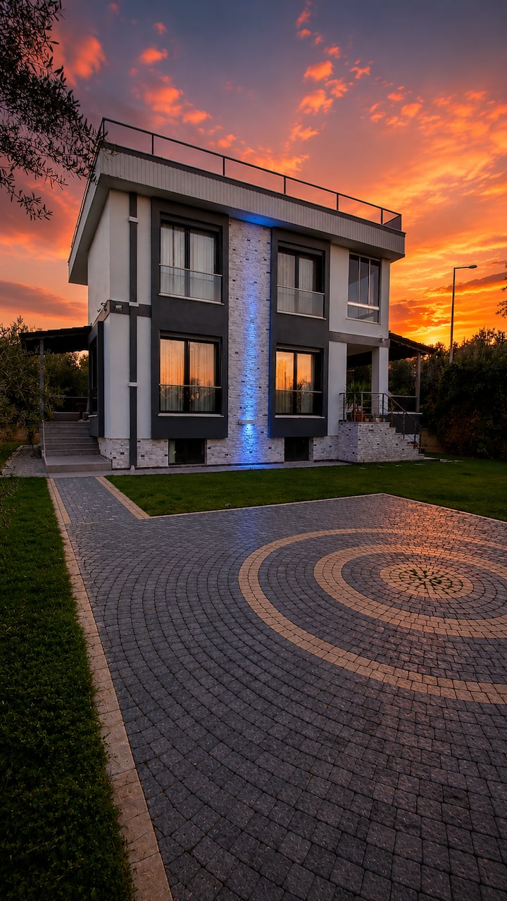 Denize 550m Kazdağları Manzaralı 14 Kişilik Villa - Altinoluk