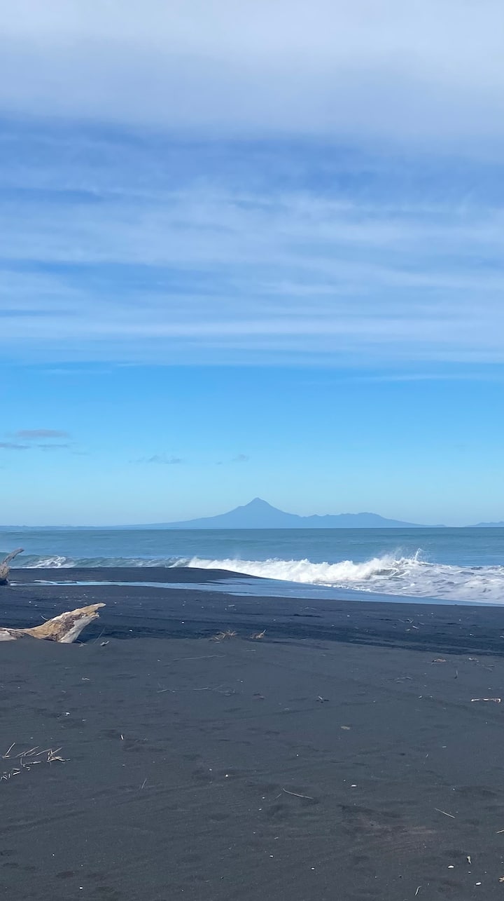 Point Break - Beach Bach - タラナキ地方