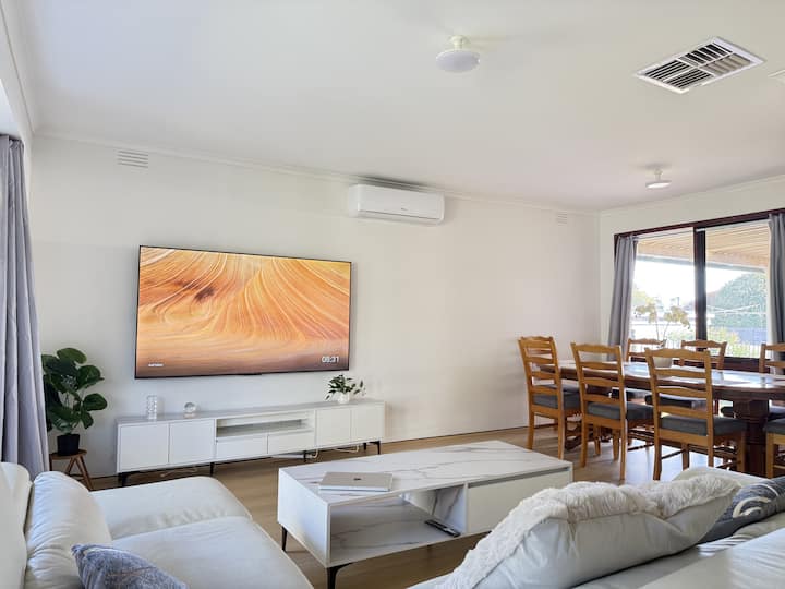 8 Br Retreat - 2 Full Houses On Property - Frankston